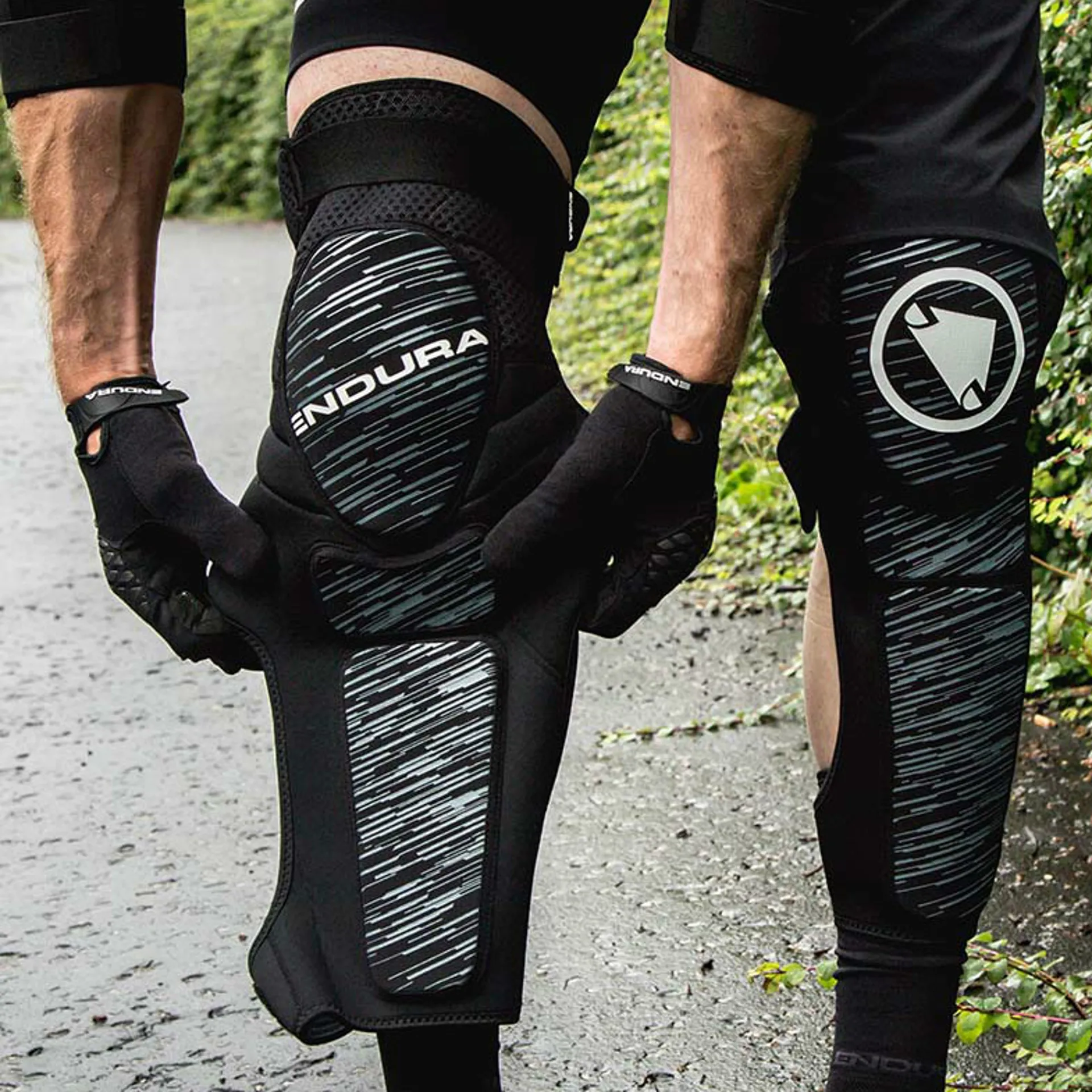 Endura SingleTrack II Knee / Shin Protector Soft MTB Pads